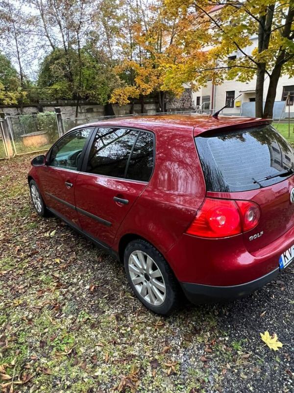Red Volkswagen Golf 2004 in Kraslava, with an engine capacity of 1.60 L and mileage of 219 thousand km for 1250 €, photo 4 on AUTOMOTO.COM.LV