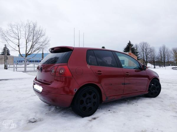 Red Volkswagen Golf 2004 in Klaipeda, with an engine capacity of 1.60 L and mileage of 283 thousand km for 1300 €, photo 3 on AUTOMOTO.COM.LV