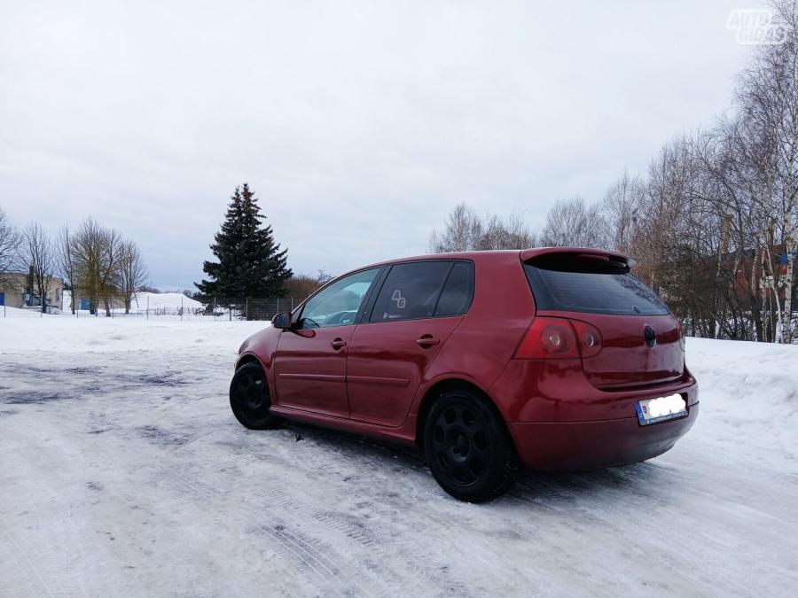 Red Volkswagen Golf 2004 in Klaipeda, with an engine capacity of 1.60 L and mileage of 283 thousand km for 2099 €, photo 4 on AUTOMOTO.COM.LV