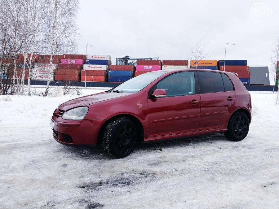 Red Volkswagen Golf 2004 in Klaipeda, with an engine capacity of 1.60 L and mileage of 283 thousand km for 2099 €, photo 15 on AUTOMOTO.COM.LV