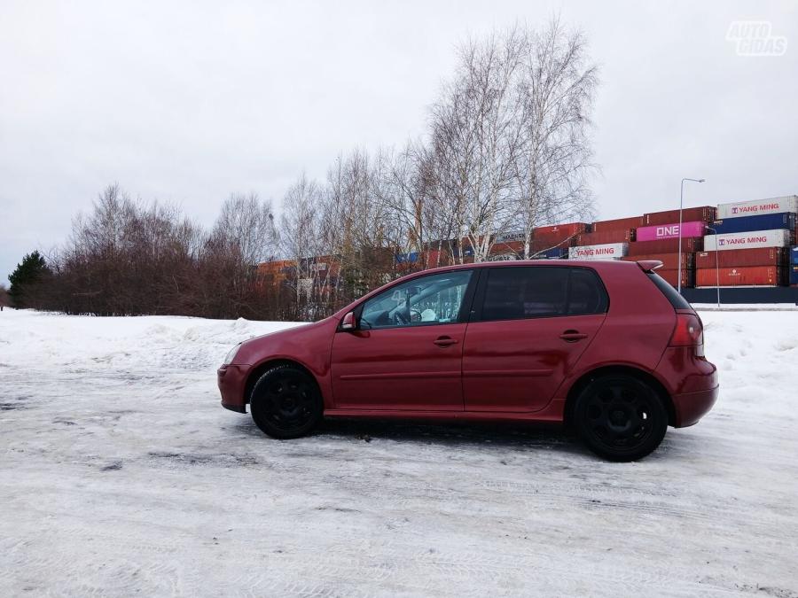 Red Volkswagen Golf 2004 in Klaipeda, with an engine capacity of 1.60 L and mileage of 283 thousand km for 2099 €, photo 16 on AUTOMOTO.COM.LV