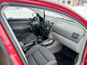 Red Volkswagen Golf 2004 in Klaipeda, with an engine capacity of 1.60 L and mileage of 283 thousand km for 2099 €, photo 27 on AUTOMOTO.COM.LV