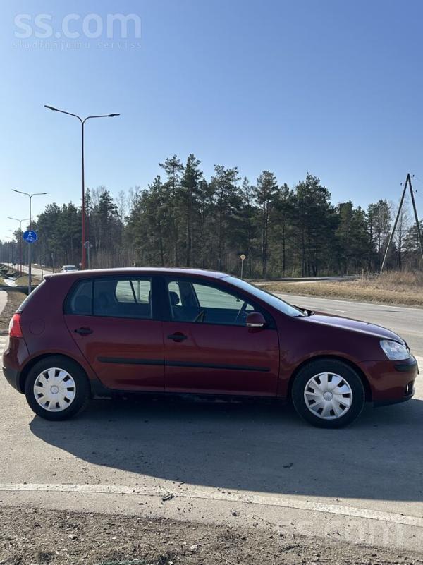 Red Volkswagen Golf 2004 in Jekabpils, with an engine capacity of 1.60 L and mileage of 0 thousand km for 1300 €, photo 3 on AUTOMOTO.COM.LV