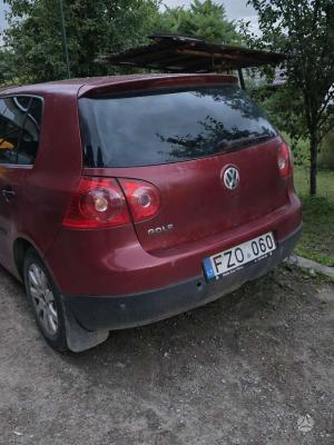 Sarkans Volkswagen Golf 2004 Viļņa, ar dzinēja tilpumu 1.60 L un nobraukumu 262 tūkst. km par 800 €, foto 4 vietnē AUTOMOTO.COM.LV