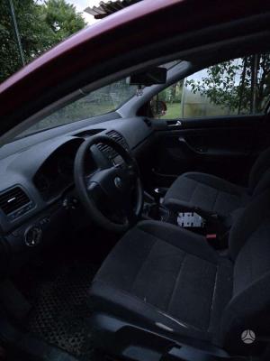 Sarkans Volkswagen Golf 2004 Viļņa, ar dzinēja tilpumu 1.60 L un nobraukumu 262 tūkst. km par 800 €, foto 5 vietnē AUTOMOTO.COM.LV