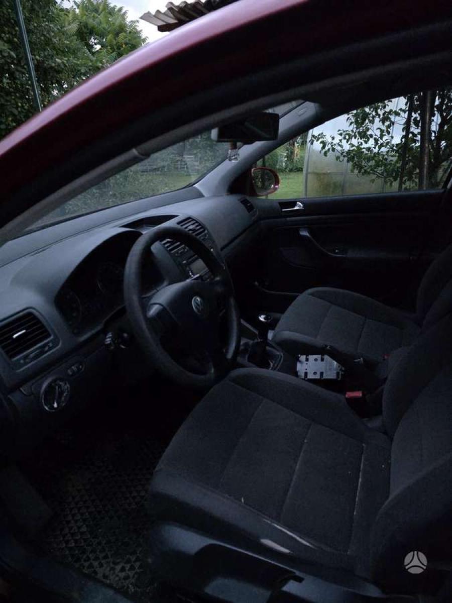 Sarkans Volkswagen Golf 2004 Viļņa, ar dzinēja tilpumu 1.60 L un nobraukumu 262 tūkst. km par 800 €, foto 5 vietnē AUTOMOTO.COM.LV
