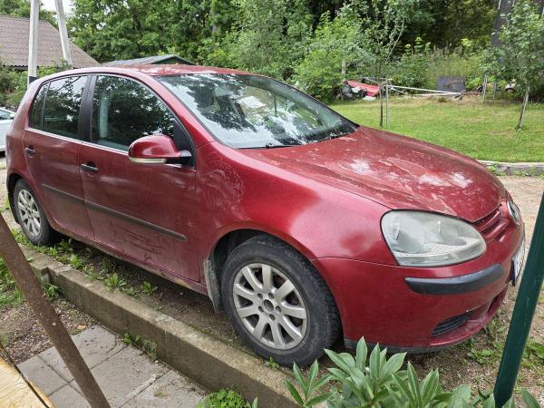 Sarkans Volkswagen Golf 2004 Viļņa, ar dzinēja tilpumu 1.60 L un nobraukumu 262 tūkst. km par 800 €, foto 7 vietnē AUTOMOTO.COM.LV