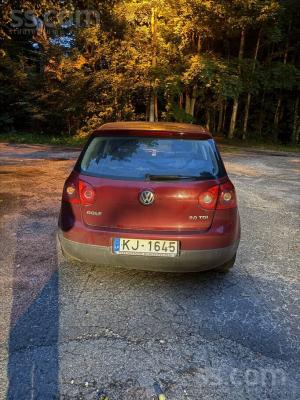 Red Volkswagen Golf 2004 in Riga, with an engine capacity of 2.00 L and mileage of 415 thousand km for 990 €, photo 4 on AUTOMOTO.COM.LV