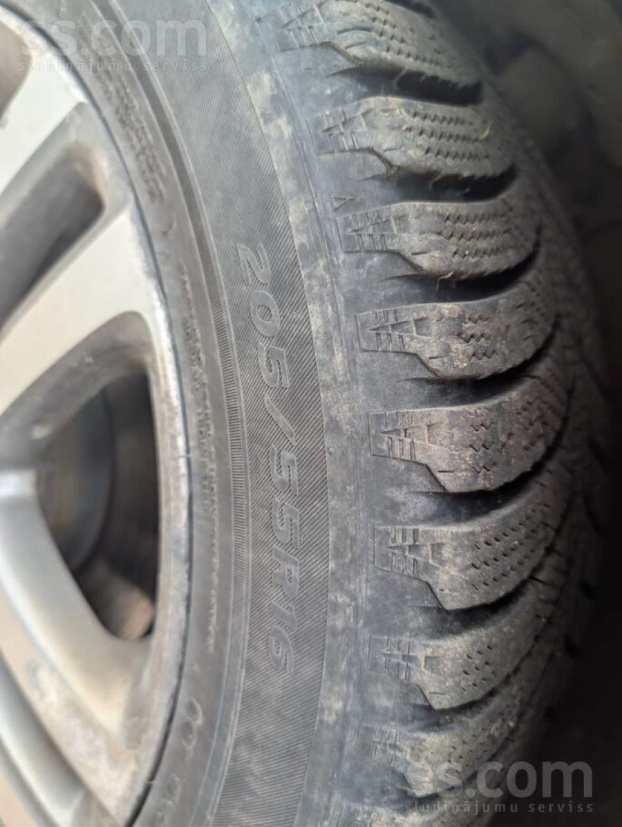 Sarkans Volkswagen Golf 2004 Rīga, ar dzinēja tilpumu 1.90 L un nobraukumu 351 tūkst. km par 650 €, foto 10 vietnē AUTOMOTO.COM.LV