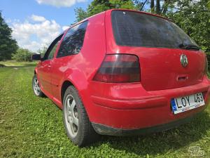 Красный Фольксваген Гольф 2004 в Вильнюс, объемом двигателя 1.90 л и пробегом 291 тыс. км за 1750 €, фото 3 на AUTOMOTO.COM.LV