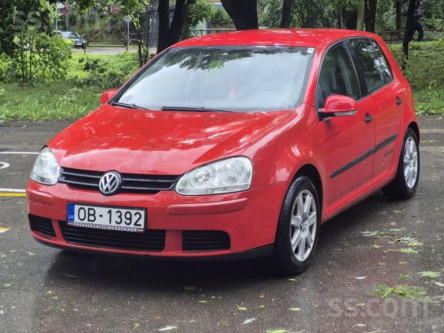 Red Volkswagen Golf 2004 in Riga, with an engine capacity of 1.40 L and mileage of 256 thousand km for 1650 €, photo 3 on AUTOMOTO.COM.LV