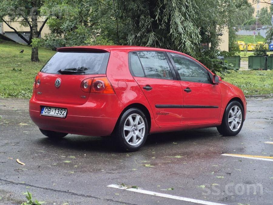 Red Volkswagen Golf 2004 in Riga, with an engine capacity of 1.40 L and mileage of 256 thousand km for 1650 €, photo 8 on AUTOMOTO.COM.LV