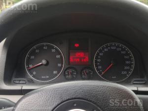 Red Volkswagen Golf 2004 in Riga, with an engine capacity of 1.40 L and mileage of 256 thousand km for 1650 €, photo 9 on AUTOMOTO.COM.LV