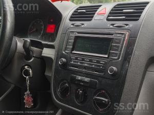 Red Volkswagen Golf 2004 in Riga, with an engine capacity of 1.40 L and mileage of 256 thousand km for 1650 €, photo 10 on AUTOMOTO.COM.LV