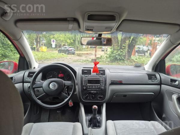 Red Volkswagen Golf 2004 in Riga, with an engine capacity of 1.40 L and mileage of 256 thousand km for 1650 €, photo 11 on AUTOMOTO.COM.LV