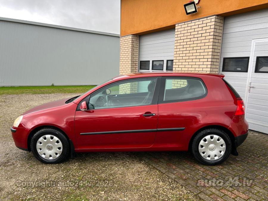 Red Volkswagen Golf 2004 in Paide, with an engine capacity of 1.60 L and mileage of 92 thousand km for 2599 €, photo 3 on AUTOMOTO.COM.LV