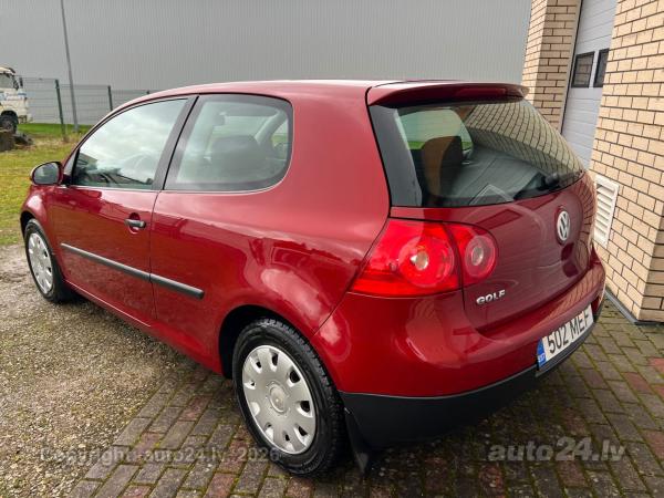 Sarkans Volkswagen Golf 2004 Paide, ar dzinēja tilpumu 1.60 L un nobraukumu 92 tūkst. km par 2599 €, foto 4 vietnē AUTOMOTO.COM.LV