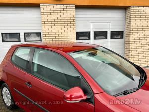 Red Volkswagen Golf 2004 in Paide, with an engine capacity of 1.60 L and mileage of 92 thousand km for 2599 €, photo 8 on AUTOMOTO.COM.LV