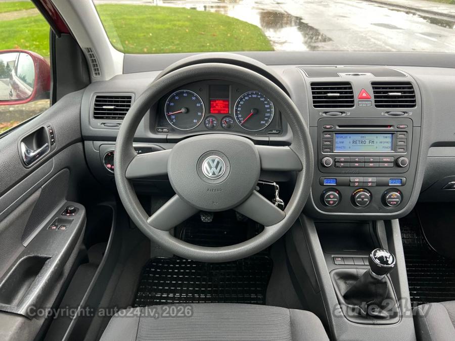 Red Volkswagen Golf 2004 in Paide, with an engine capacity of 1.60 L and mileage of 92 thousand km for 2599 €, photo 13 on AUTOMOTO.COM.LV