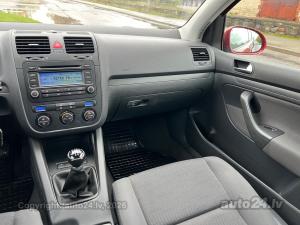 Red Volkswagen Golf 2004 in Paide, with an engine capacity of 1.60 L and mileage of 92 thousand km for 2599 €, photo 15 on AUTOMOTO.COM.LV
