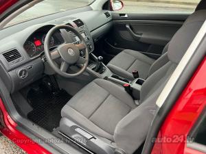 Red Volkswagen Golf 2004 in Paide, with an engine capacity of 1.60 L and mileage of 92 thousand km for 2599 €, photo 16 on AUTOMOTO.COM.LV