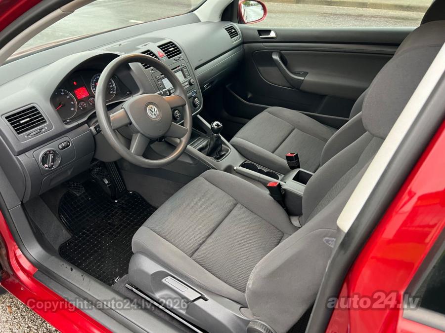 Red Volkswagen Golf 2004 in Paide, with an engine capacity of 1.60 L and mileage of 92 thousand km for 2599 €, photo 16 on AUTOMOTO.COM.LV