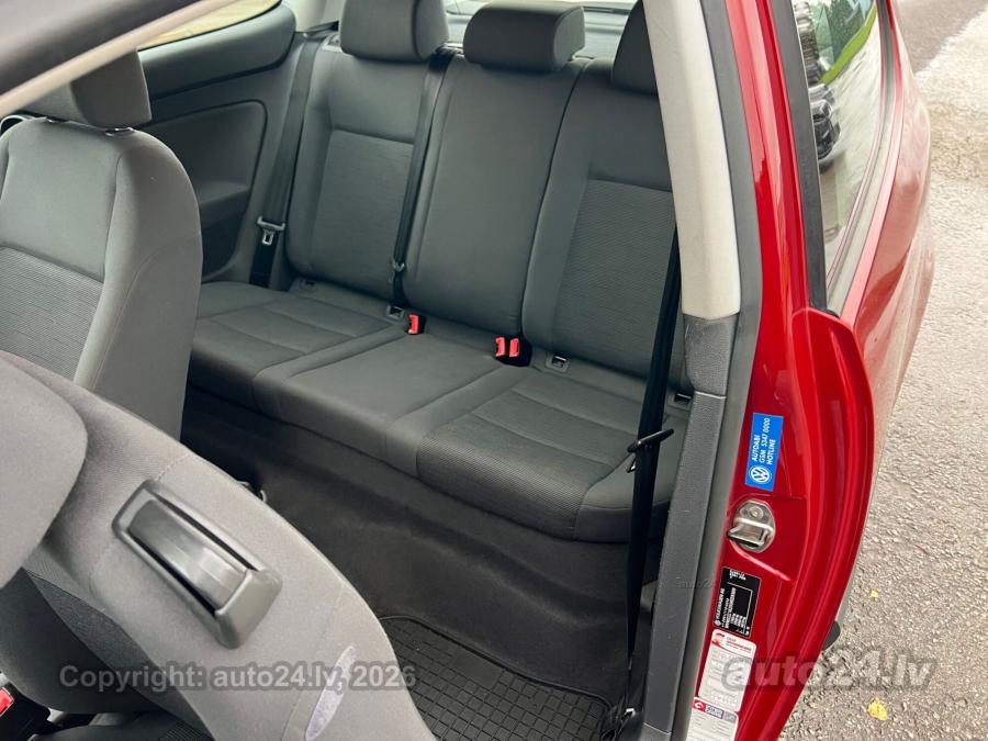 Red Volkswagen Golf 2004 in Paide, with an engine capacity of 1.60 L and mileage of 92 thousand km for 2599 €, photo 19 on AUTOMOTO.COM.LV