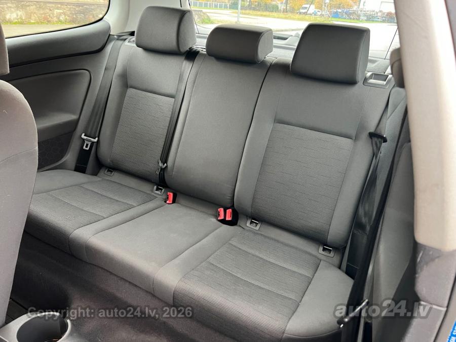 Red Volkswagen Golf 2004 in Paide, with an engine capacity of 1.60 L and mileage of 92 thousand km for 2599 €, photo 21 on AUTOMOTO.COM.LV