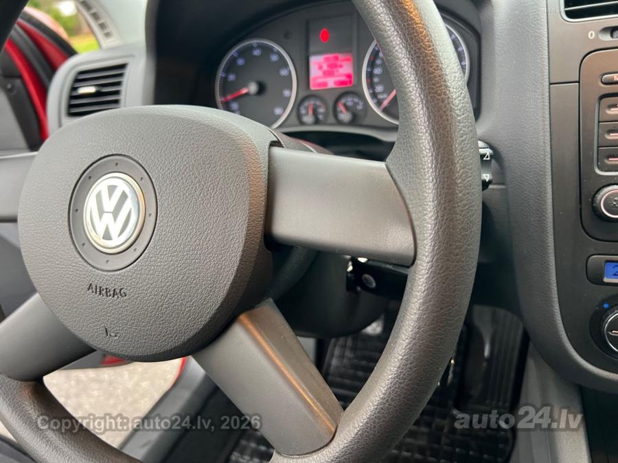 Red Volkswagen Golf 2004 in Paide, with an engine capacity of 1.60 L and mileage of 92 thousand km for 2599 €, photo 25 on AUTOMOTO.COM.LV