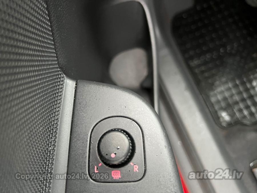 Red Volkswagen Golf 2004 in Paide, with an engine capacity of 1.60 L and mileage of 92 thousand km for 2599 €, photo 26 on AUTOMOTO.COM.LV