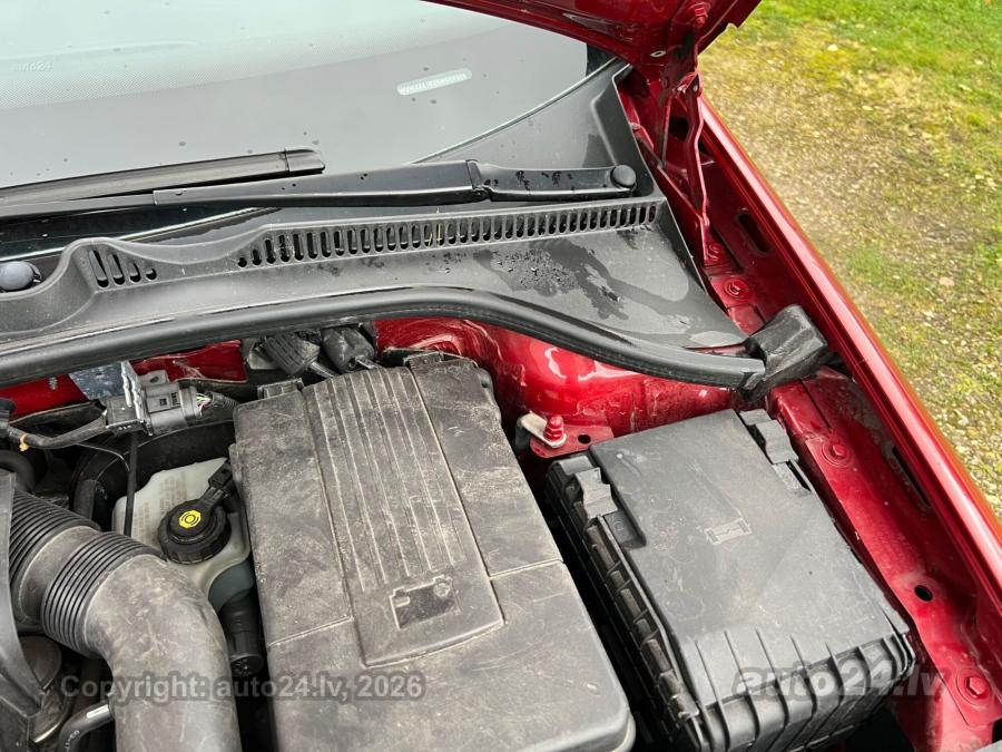 Red Volkswagen Golf 2004 in Paide, with an engine capacity of 1.60 L and mileage of 92 thousand km for 2599 €, photo 30 on AUTOMOTO.COM.LV