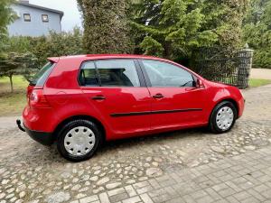 Sarkans Volkswagen Golf 2005 Šauļi, ar dzinēja tilpumu 1.60 L un nobraukumu 190 tūkst. km par 2850 €, foto 4 vietnē AUTOMOTO.COM.LV