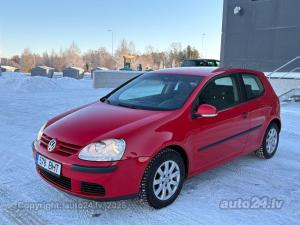 Sarkans Volkswagen Golf 2005 Rapla, ar dzinēja tilpumu 1.60 L un nobraukumu 200 tūkst. km par 1900 €, foto  vietnē AUTOMOTO.COM.LV