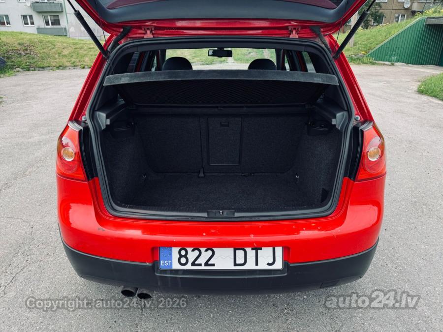 Red Volkswagen Golf 2005 in Tallinn, with an engine capacity of 2.00 L and mileage of 280 thousand km for 3990 €, photo 12 on AUTOMOTO.COM.LV