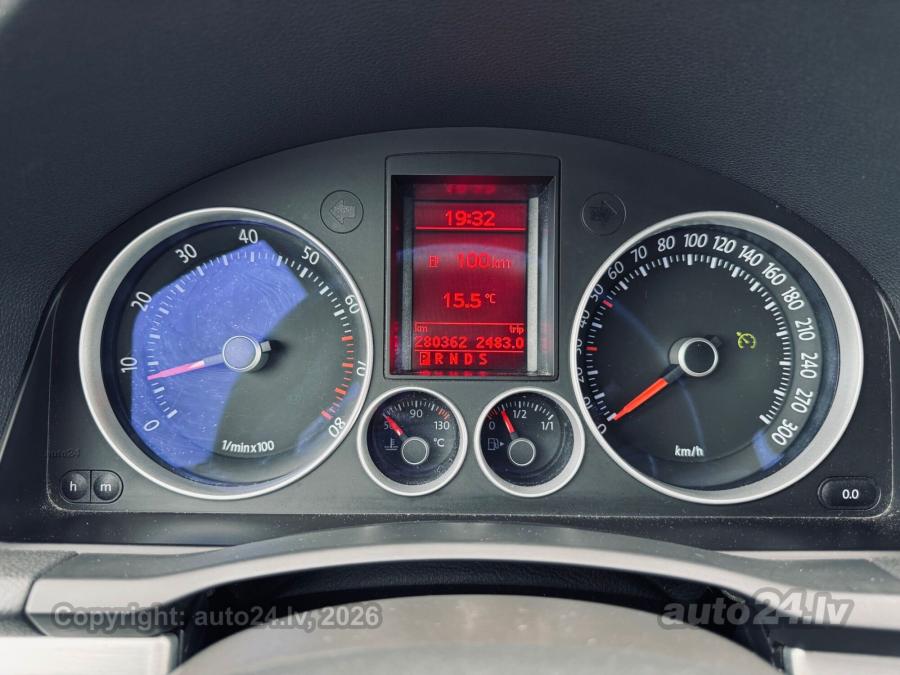 Red Volkswagen Golf 2005 in Tallinn, with an engine capacity of 2.00 L and mileage of 280 thousand km for 3990 €, photo 15 on AUTOMOTO.COM.LV