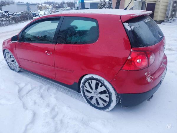 Red Volkswagen Golf 2006 in Utena, with an engine capacity of 1.98 L and mileage of 254 thousand km for 3650 €, photo 5 on AUTOMOTO.COM.LV