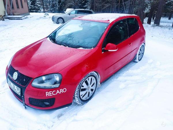 Red Volkswagen Golf 2006 in Utena, with an engine capacity of 1.98 L and mileage of 254 thousand km for 3650 €, photo 8 on AUTOMOTO.COM.LV