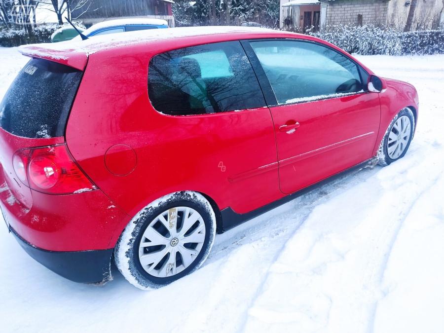 Sarkans Volkswagen Golf 2006 Utena, ar dzinēja tilpumu 2.00 L un nobraukumu 246 tūkst. km par 3650 €, foto 4 vietnē AUTOMOTO.COM.LV