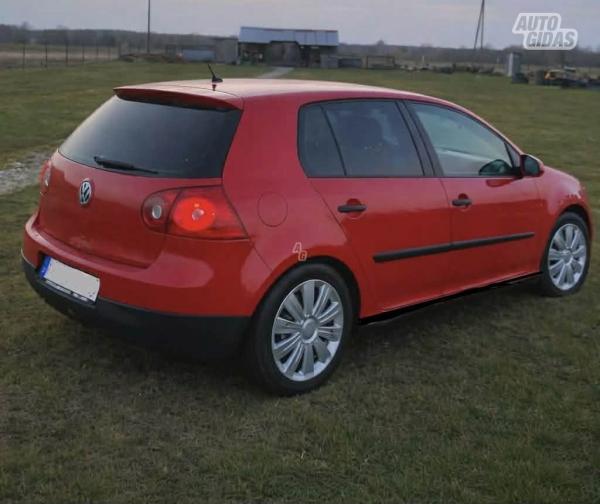 Sarkans Volkswagen Golf 2006 Pakruojis, ar dzinēja tilpumu 2.00 L un nobraukumu 28 tūkst. km par 1000 €, foto 1 vietnē AUTOMOTO.COM.LV