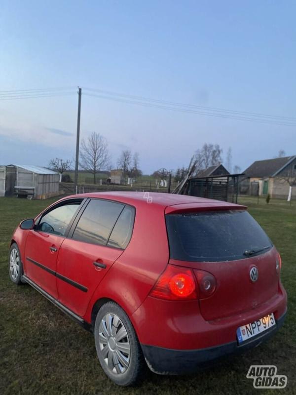 Sarkans Volkswagen Golf 2006 Pakruojis, ar dzinēja tilpumu 2.00 L un nobraukumu 28 tūkst. km par 1000 €, foto 5 vietnē AUTOMOTO.COM.LV