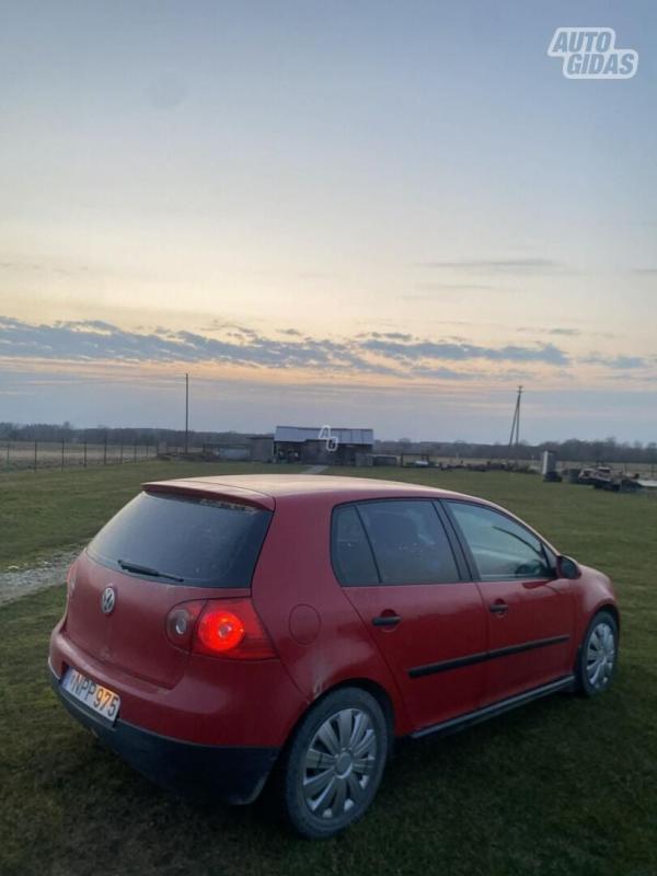 Sarkans Volkswagen Golf 2006 Pakruojis, ar dzinēja tilpumu 2.00 L un nobraukumu 28 tūkst. km par 1000 €, foto 8 vietnē AUTOMOTO.COM.LV