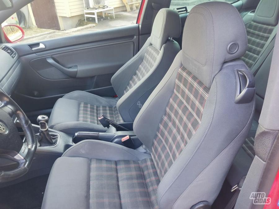 Sarkans Volkswagen Golf 2006 Utena, ar dzinēja tilpumu 2.00 L un nobraukumu 246 tūkst. km par 3550 €, foto 16 vietnē AUTOMOTO.COM.LV