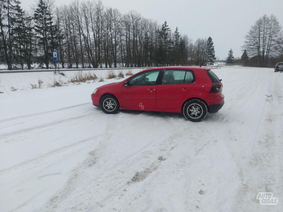 Red Volkswagen Golf 2007 in Vilnius, with an engine capacity of 1.90 L and mileage of 258 thousand km for 1350 €, photo 1 on AUTOMOTO.COM.LV