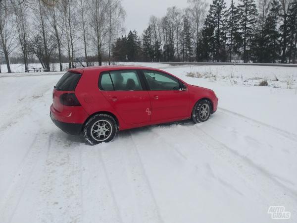 Red Volkswagen Golf 2007 in Vilnius, with an engine capacity of 1.90 L and mileage of 258 thousand km for 1350 €, photo 2 on AUTOMOTO.COM.LV