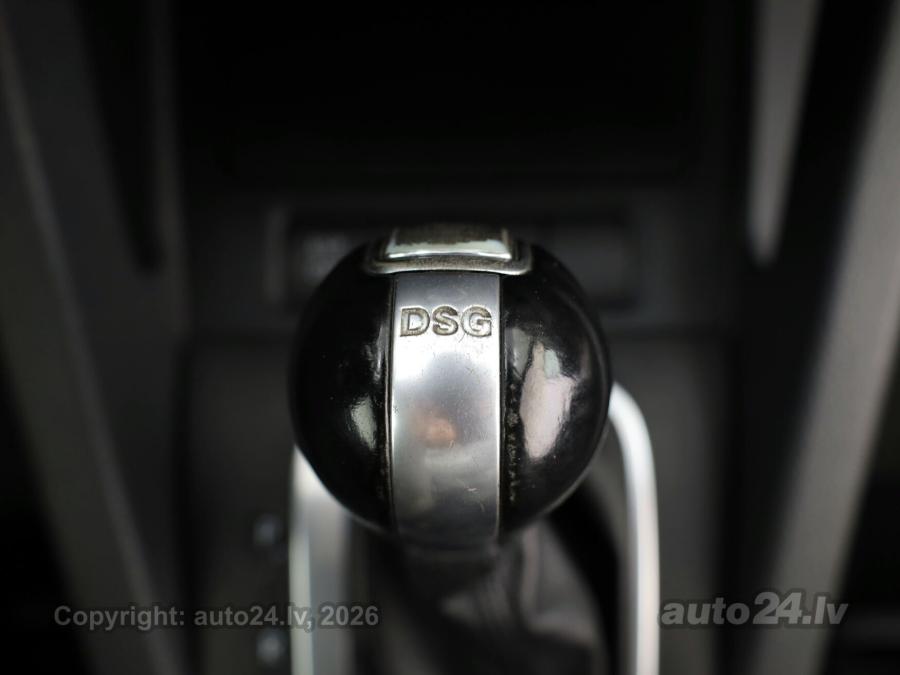 Red Volkswagen Golf 2007 in Tallinn, with an engine capacity of 2.00 L and mileage of 205 thousand km for 3499 €, photo 11 on AUTOMOTO.COM.LV