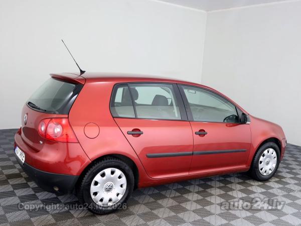 Red Volkswagen Golf 2007 in Tallinn, with an engine capacity of 1.60 L and mileage of 259 thousand km for 1999 €, photo 3 on AUTOMOTO.COM.LV