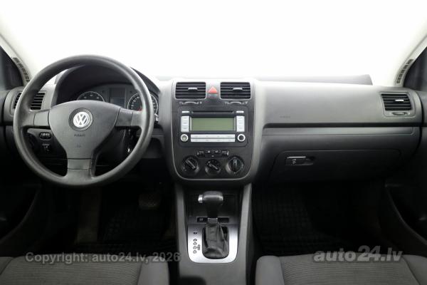 Red Volkswagen Golf 2007 in Tallinn, with an engine capacity of 1.60 L and mileage of 259 thousand km for 1999 €, photo 5 on AUTOMOTO.COM.LV