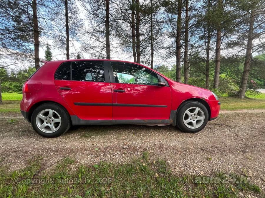 Red Volkswagen Golf 2007 in Viljandi, with an engine capacity of 1.60 L and mileage of 197 thousand km for 800 €, photo 4 on AUTOMOTO.COM.LV