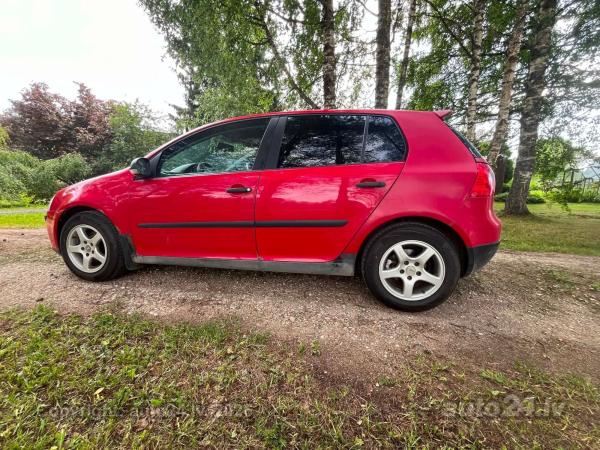 Red Volkswagen Golf 2007 in Viljandi, with an engine capacity of 1.60 L and mileage of 197 thousand km for 800 €, photo 4 on AUTOMOTO.COM.LV