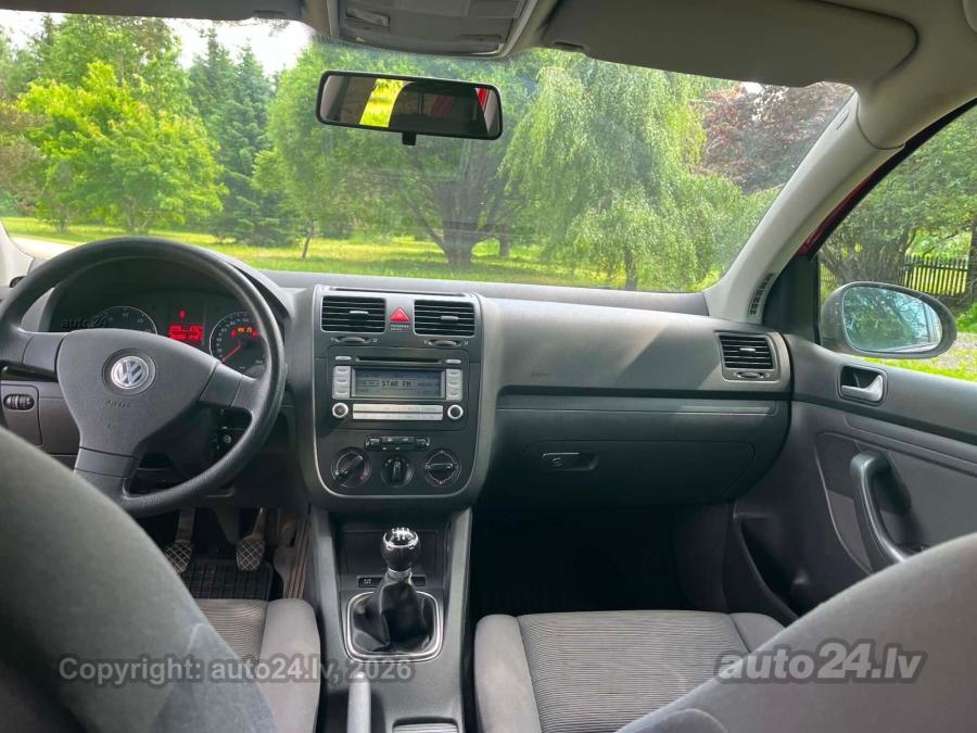 Red Volkswagen Golf 2007 in Viljandi, with an engine capacity of 1.60 L and mileage of 197 thousand km for 800 €, photo 6 on AUTOMOTO.COM.LV